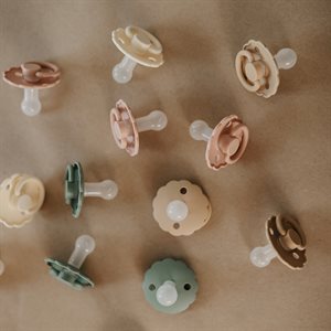 FRIGG Daisy - Round Silicone 2-Pack Pacifiers - Chamomile/Honey gold ...